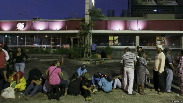 ¿Quiénes son los "bachaqueros" que el gobierno de Venezuela culpa de la ...