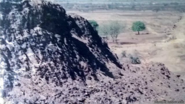'महाराष्ट्र के मांझी' 57 साल सड़क बनाते रहे - BBC News हिंदी