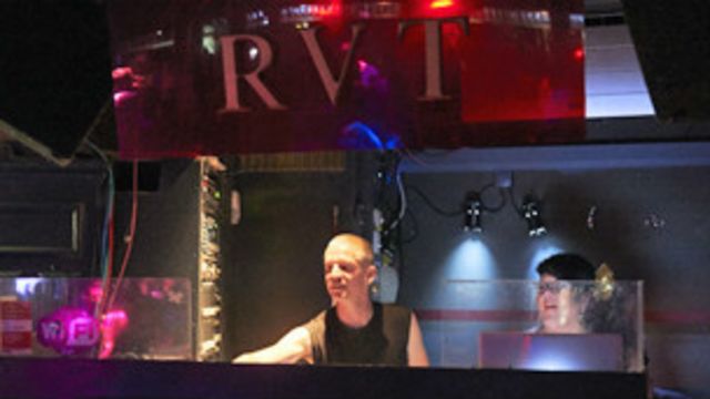 ¿Por qué están desapareciendo los bares gay de Londres? - BBC News Mundo