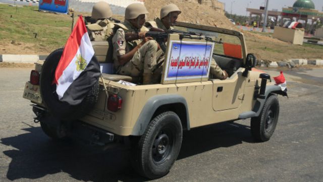 Militariga Masar oo dalxiisayaal dilay - BBC News Somali