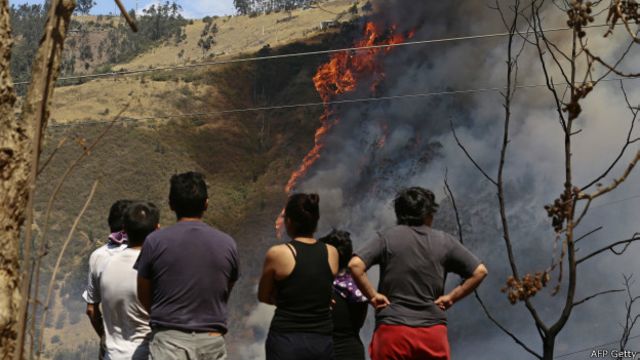 Ecuador: las impresionantes imágenes del fuego que consume los bosques ...