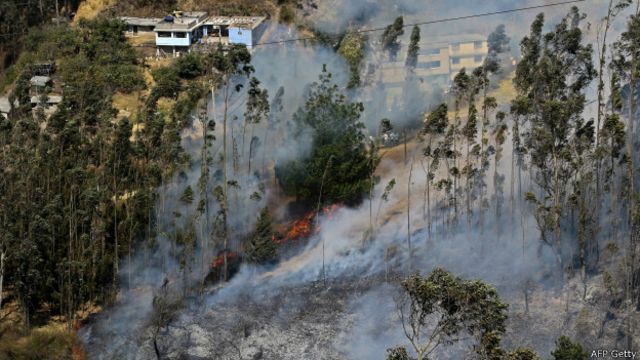 Ecuador: las impresionantes imágenes del fuego que consume los bosques ...