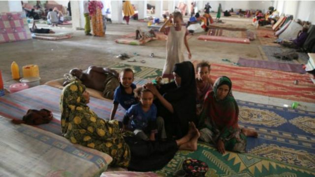 Sawiro: Soomaalida ka soo qaxeysa Yemen - BBC News Somali