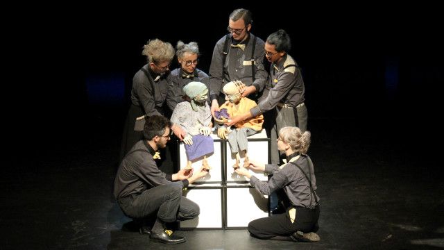 Perjalanan tanpa batas teater boneka dua negara - BBC News Indonesia