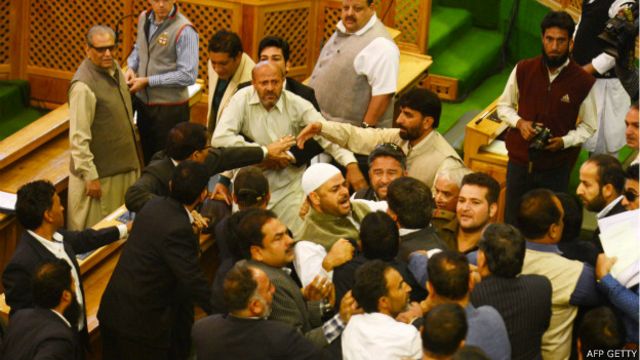 बीफ़ खाने से रोक नहीं सकते: इंजीनियर रशीद - BBC News हिंदी