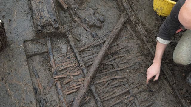 Rumah dari Zaman Perunggu ditemukan di Inggris - BBC News Indonesia