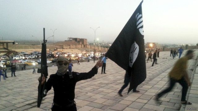 ISIS kembali keluarkan video seorang anak penggal tawanan - BBC News ...