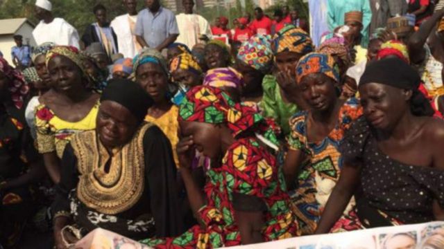 An fitar da sabon bidiyon 'yan matan Chibok - BBC News Hausa