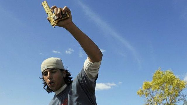 লিবিয়ার নেতা কর্ণেল গাদ্দাফির সেই সোনালি পিস্তল এখন কার হাতে - BBC ...