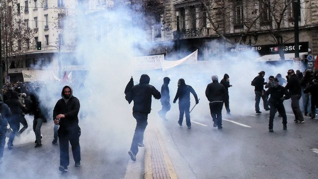 希腊举行全国大罢工抗议退休金改革计划 - BBC News 中文