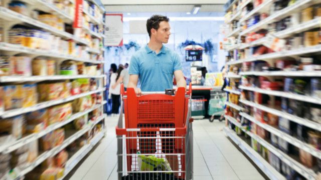 Os truques usados pelo comércio para comprarmos mais - BBC News Brasil