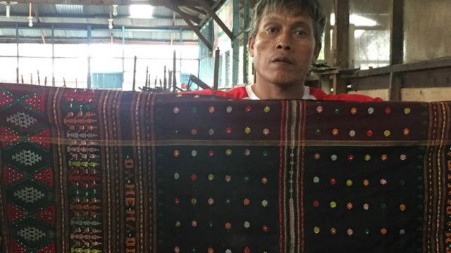 Melestarikan budaya Sumut melalui ulos dan batik Batak - BBC News Indonesia