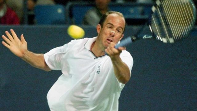 Бывшие тренеры Шараповой защищают теннисистку и винят ее команду - BBC ...