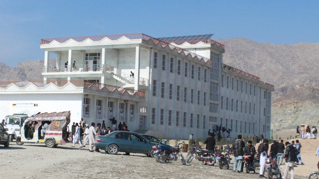 د افغانستان ولایتي پوهنتونونو ته ولې نجونې زړه نه ښه کوي؟ - BBC News پښتو