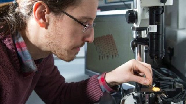 تجربة لجفاف الطلاء تعزز تقنية النانو - BBC News عربي