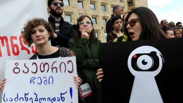 Trensosial Warga Georgia Bela Politikus Di Rekaman Video Seks Bbc