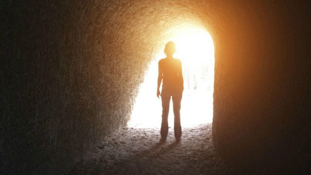 Saiba como pensar na morte afeta a mente humana - BBC News Brasil