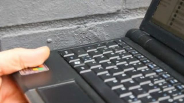 "Dead Drops", la red de USB que se esconde en muros de edificios de ...