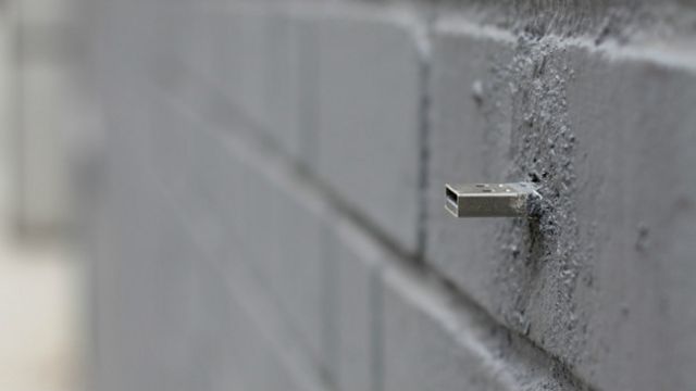 "Dead Drops", la red de USB que se esconde en muros de edificios de ...