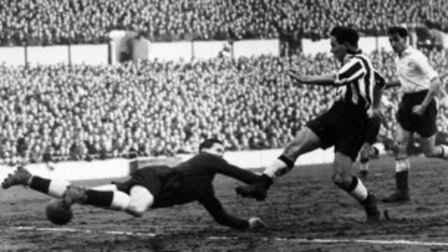 Jorge Robledo, el futbolista chileno inmortalizado en un disco de John ...