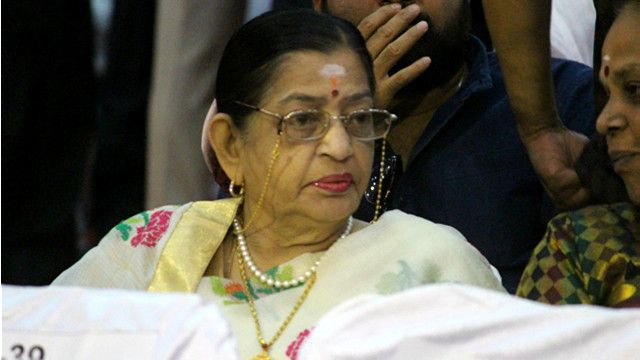 முதல்வர் ஜெயலலிதா பதவியேற்பு விழாவின் புகைப்பட தொகுப்பு - BBC News தமிழ்