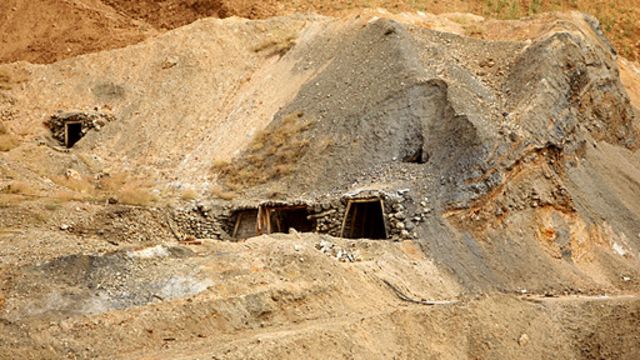 یک مقام وزارت کار ایران 'به دلیل بی اطلاعی از شلاق کارگران' برکنار شد ...