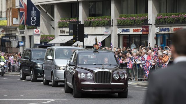 ملکۂ برطانیہ کی 90 ویں سالگرہ پر تقریبات - BBC News اردو