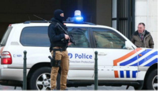 Attentats De Bruxelles Un Suspect Arrêté Bbc News Afrique