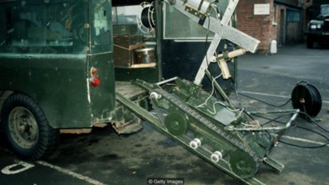 拆彈機器人如何拆除炸彈？ - BBC 英伦网
