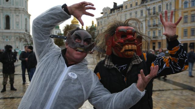 Зомбі прогулялись вулицями Києва - фото - BBC News Україна