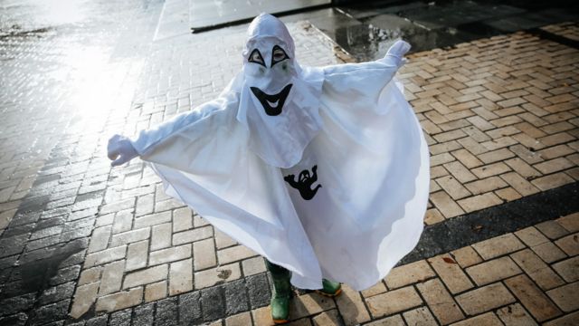 Зомбі прогулялись вулицями Києва - фото - BBC News Україна