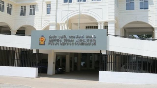 இலங்கை ஜனாதிபதி, பிரதமருக்கு மக்கள் கேள்வி: "ஓய்வு வயது குறைப்பு அரசு ...