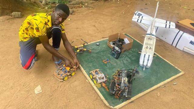 Joshua Olaiya: Meet di 20 year old wey dey build robots and electric ...