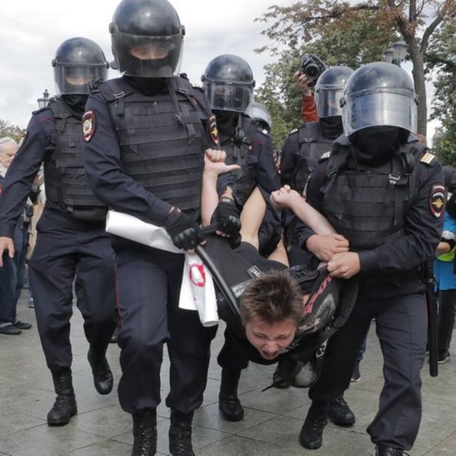 Protestas en Rusia: Olga Misik, la adolescente que se puso a leer la ...