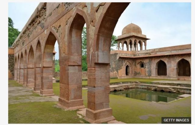 Waxay dooratay in ay sun cabto halka ay ka guursan lahayd qofkii ka ...