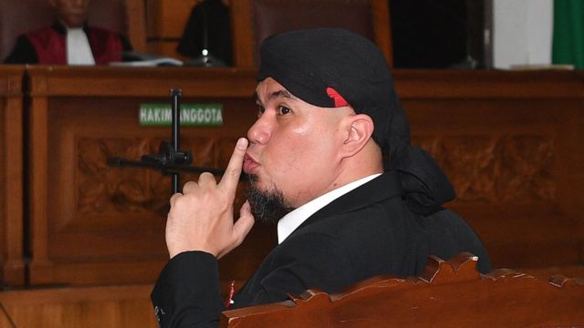Ahmad Dhani divonis satu tahun penjara dalam kasus ujaran idiot di ... Ahmad Dhani divonis satu tahun penjara dalam kasus ujaran idiot di ...