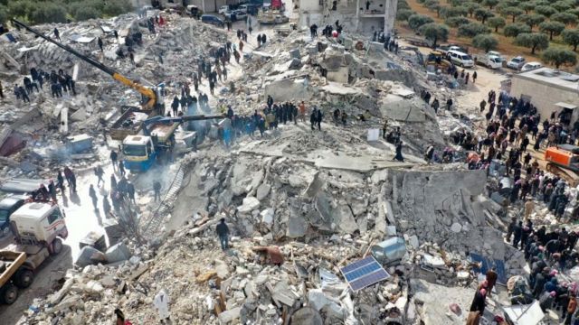 زلزال تركيا وسوريا بالصور آثار الدمار وجهود الإنقاذ لانتشال الضحايا
