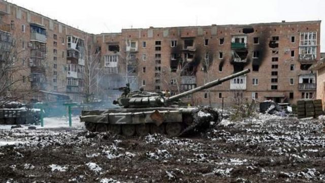 Colaadda Ukraine: Ciidamada Ruushka oo ‘afduubtay’ duqa magaalo ku ...