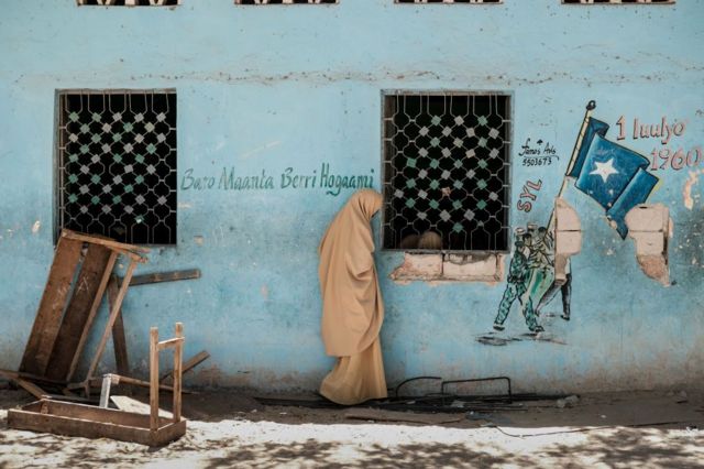 Iskuulka ku yaalla Garowe ee ardeydiisa ka caawiya inay is guursadaan ...