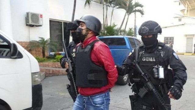 Las 24 horas de ataques sincronizados del narco en Ecuador que dejaron ...