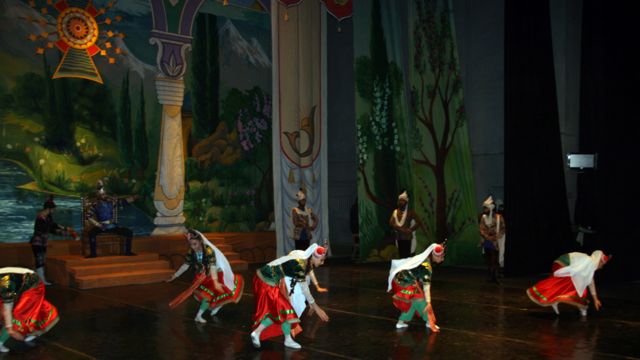 نخستین اجرای باله 'زال و رودابه' در تاجیکستان - BBC News فارسی