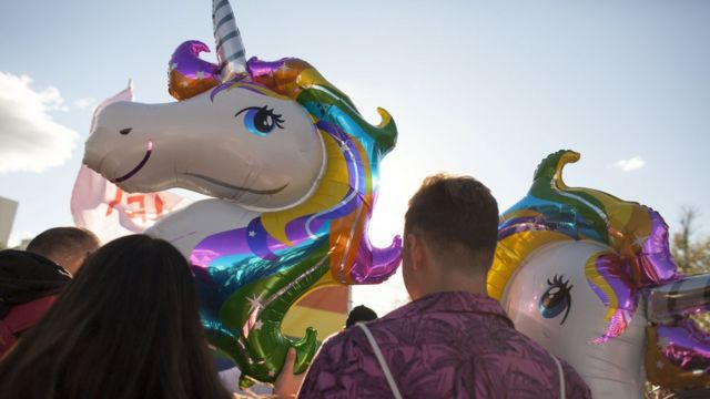 Dan jednoroga: Šta se krije u pričama o ovim mitskim stvorenjima - BBC ...