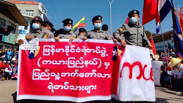 ဖိအားမျိုးစုံ ဘက်စုံကကြုံနေရတဲ့ CDM နဲ့ non-CDM ဝန်ထမ်းတွေ - BBC News မ ...