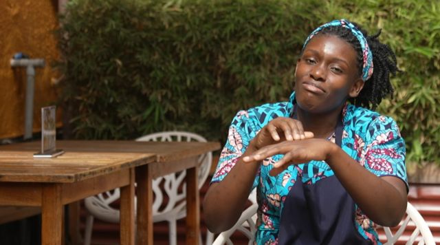 Uganda: Mgahawa wenye wahudumu wenye ulemavu wa kutosikia - BBC News ...