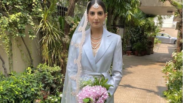 திருமணம் புதுமை: பேண்ட் சூட் உடையில் தோன்றிய இந்திய மணப்பெண் - BBC News ...