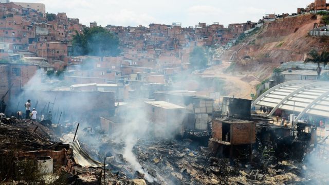 Favelas em bairros caros sofrem até 3 vezes mais com incêndios, mostra ...