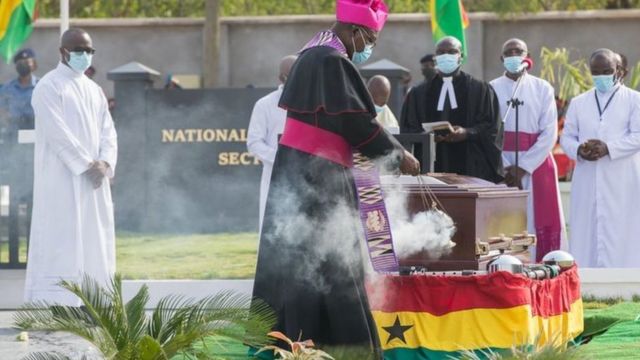 Mass burial Ghana: Tètè wá gbé òkú eèyàn rẹ bí bẹ́ẹ̀ kọ́ a ó sìn wọ́n ...