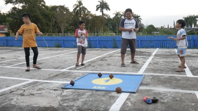 Permainan Gasing: Tergerusnya putaran permainan 'kampungan' - Filosofi ...
