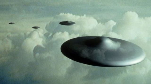 अमेरिकेच्या संरक्षण खात्याने प्रसिद्ध केले 'UFO' व्हीडिओ पण गूढ कायम ...