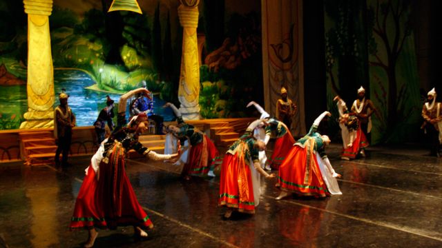 نخستین اجرای باله 'زال و رودابه' در تاجیکستان - BBC News فارسی